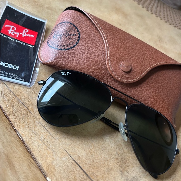 Ray-Ban | Accessories | Large Black Aviators | Poshmark